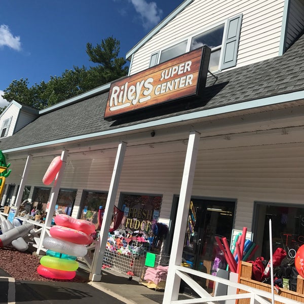 Riley's - Gift Store