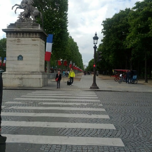 Photos at Place Clemenceau - Champs-Élysées - Paris, Île-de-France