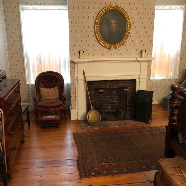 Franklin Pierce Manse - 14 Horseshoe Pond Ln