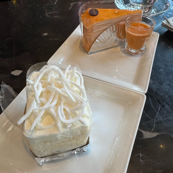 ครัวดอกไม้ขาว (White Flower Factory) - Thai Restaurant in Pathum Wan