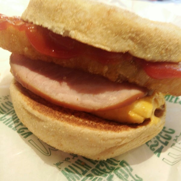 McDonald's - Pulang Lupa Uno, Las Piñas, Calabarzon - P Diego Cera Ave