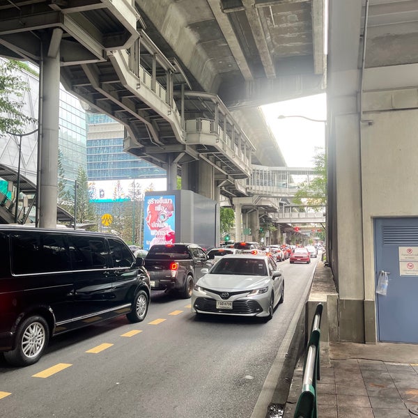 BTS เพลินจิต (Phloen Chit) E2 - Rail Station in Pathum Wan