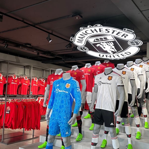 Photos at Manchester United Megastore - Souvenir Store