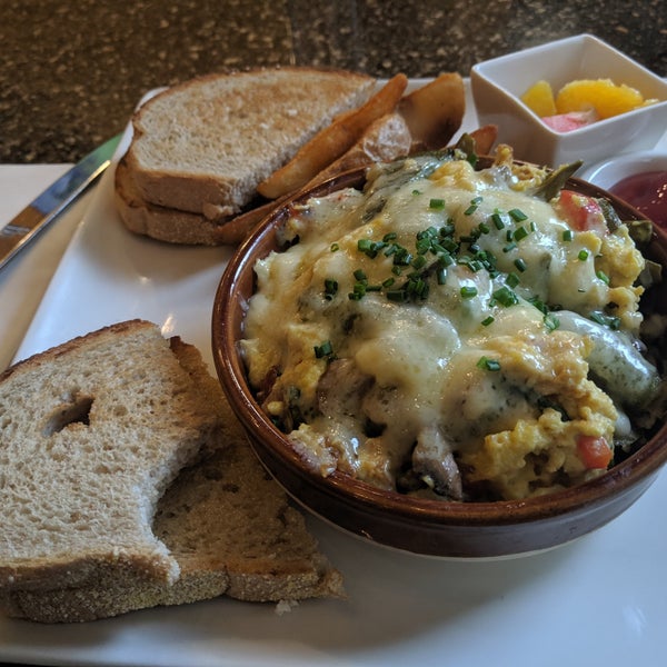 Hemispheres Restaurant & Bistro - American Restaurant in Toronto