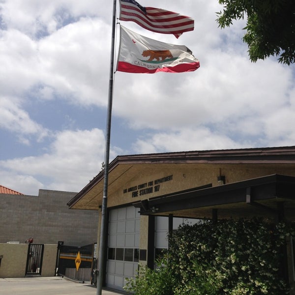 Los Angeles County Fire Station 107 - Fire Station in Canyon Country