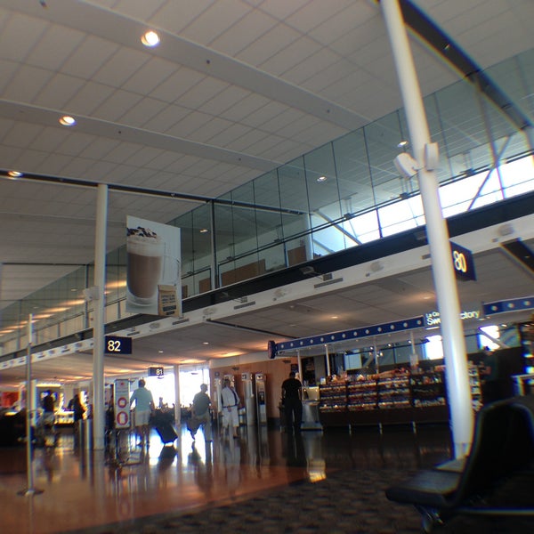 Photos at Montréal–Pierre Elliott Trudeau International Airport (YUL ...