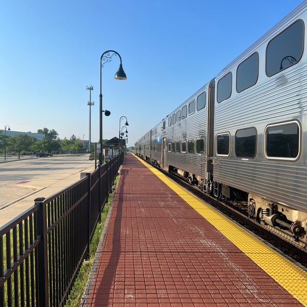 Metra - Glen of North Glenview - Rail Station in Glenview