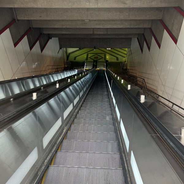 Metro Rail - Pershing Square Station (B/D) - Metro Station in Los Angeles