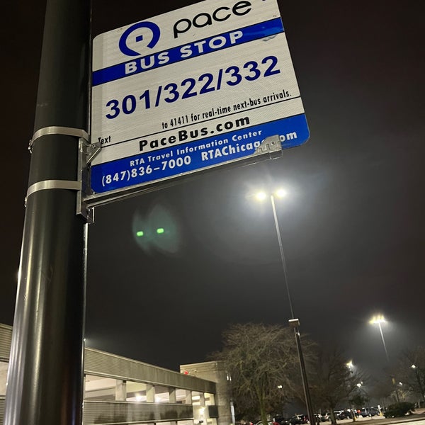 Pace Suburban Bus Stop - Oak Brook Center - Bus Station in Oak Brook