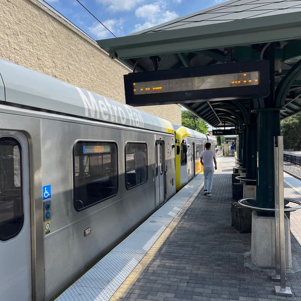 Metro Rail - Fillmore Station (A) - Light Rail Station