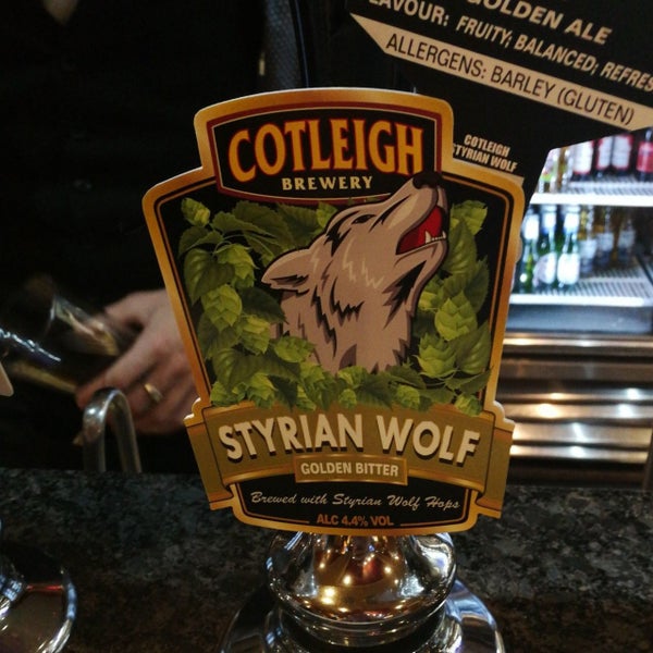 The Moon Under Water (Wetherspoon) - Pub in Watford