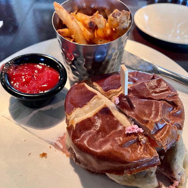 Zephyr Grill & Bar - American Restaurant