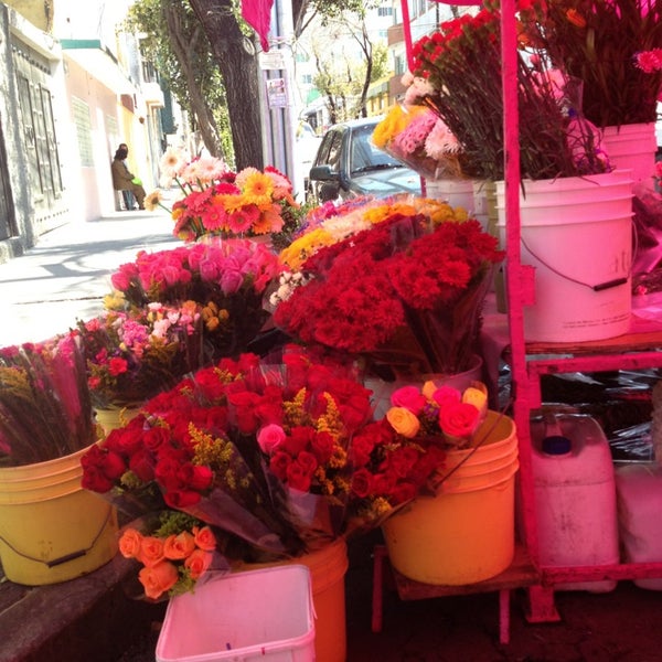 Photos at Mercado Sobre Ruedas Sevilla - Flea Market in Benito Juárez