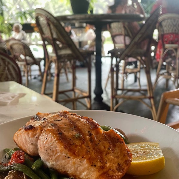 Monarch Restaurant - Hotel Bar in Houston