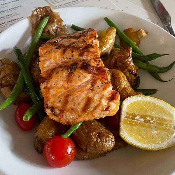 Monarch Restaurant - Hotel Bar in Houston