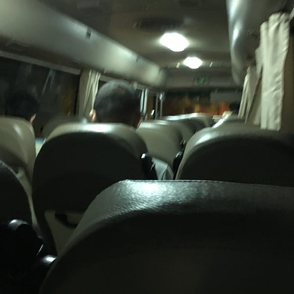 The Interlace Shuttle Bus Pick-up/Drop-off Point @HarbourFrontMRT ...