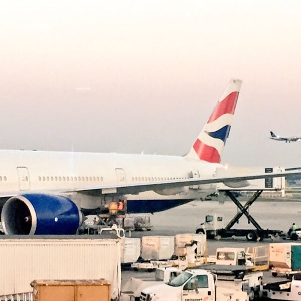 Photos at British Airways Flight 0296 - Chicago, IL