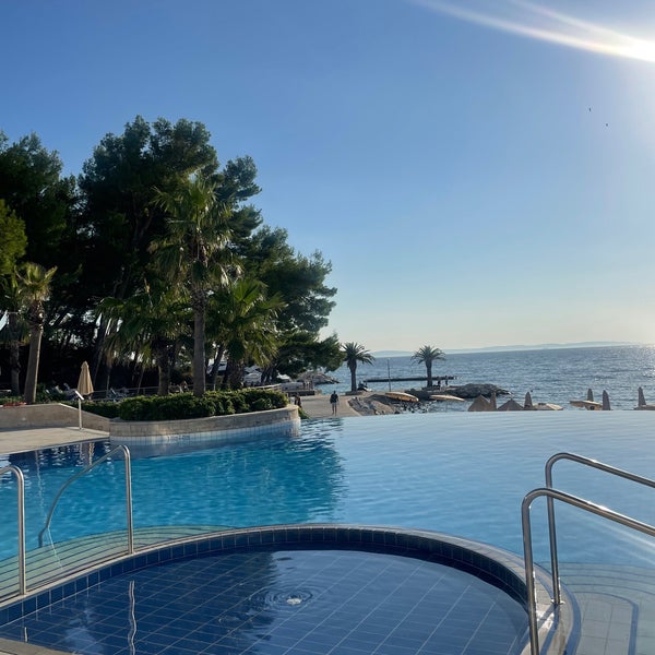 Le Meridien Outdoor Swimming Pool