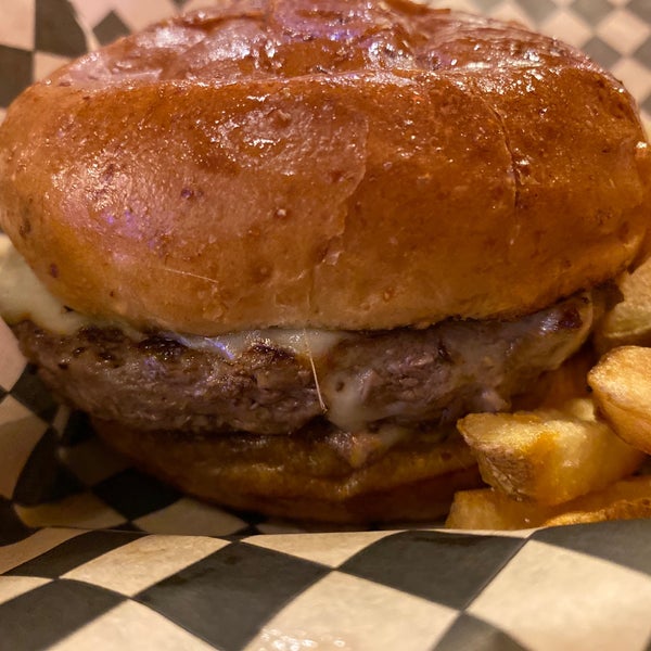 Bagger Dave's Legendary Burger Tavern - Burger Joint in Grand Rapids