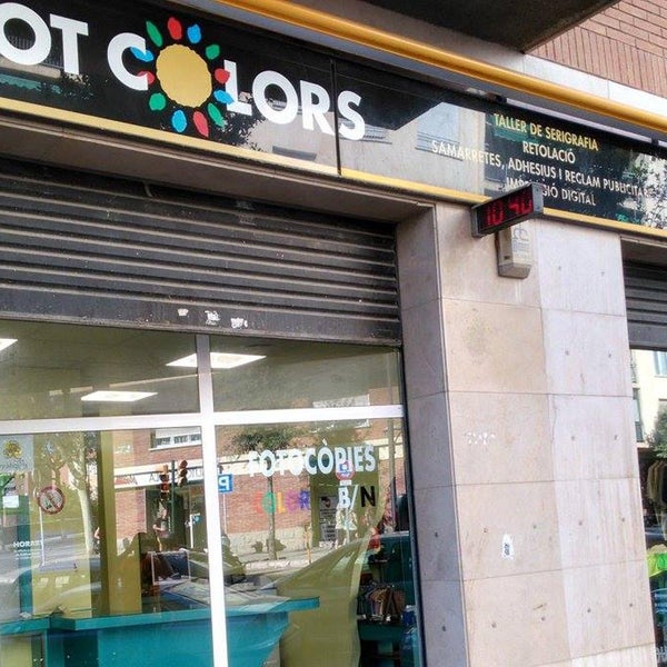 Photos at tot colors - Avinguda de L'Onze de Setembre 9