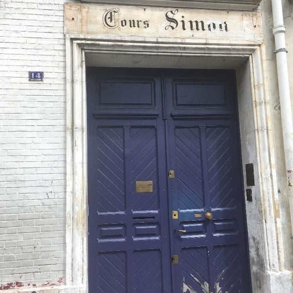 Le Cours Simon - Platform in Roquette