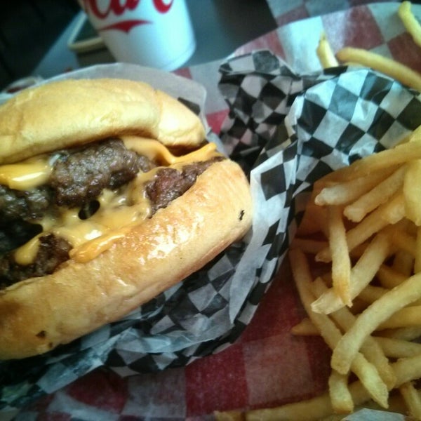 Burgers & Chicks - Fast Food Restaurant in Kansas City