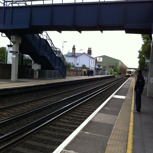 Farningham Road Railway Station (FNR) - Rail Station