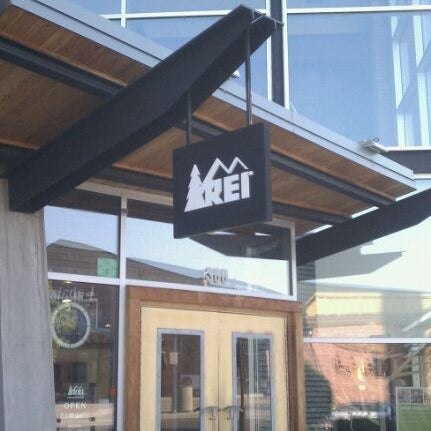 REI - Sporting Goods Shop in Bend