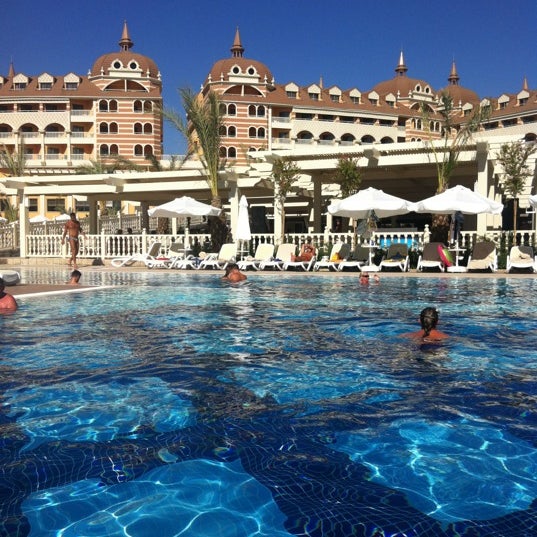Royal Alhambra Palace Pool - Pool in Side
