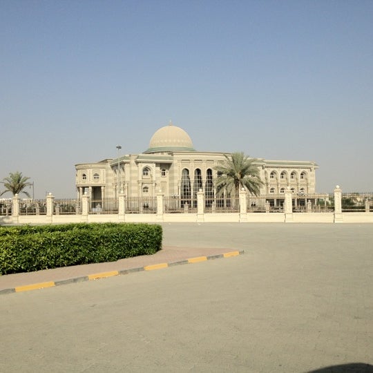 Sharjah Public Library مكتبة الشارقة العامة - College Library in Sharjah