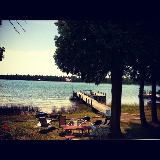 Les Cheneaux Islands - Lake