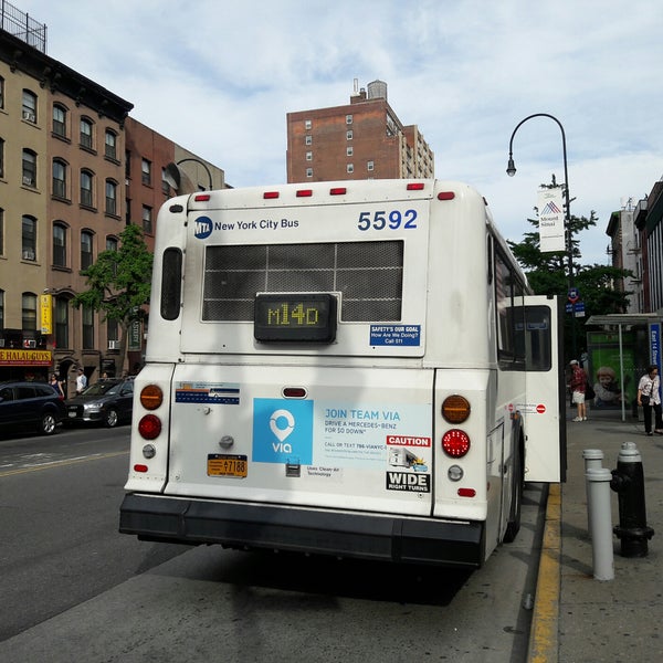 MTA Bus - E 14 St & 2 Av (M14A/M14D) - Bus Stop in East Village
