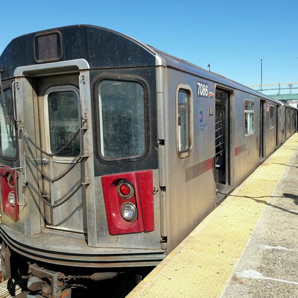 Photos at MTA Subway - E 180th St (2/5) - Van Nest - 22 tips