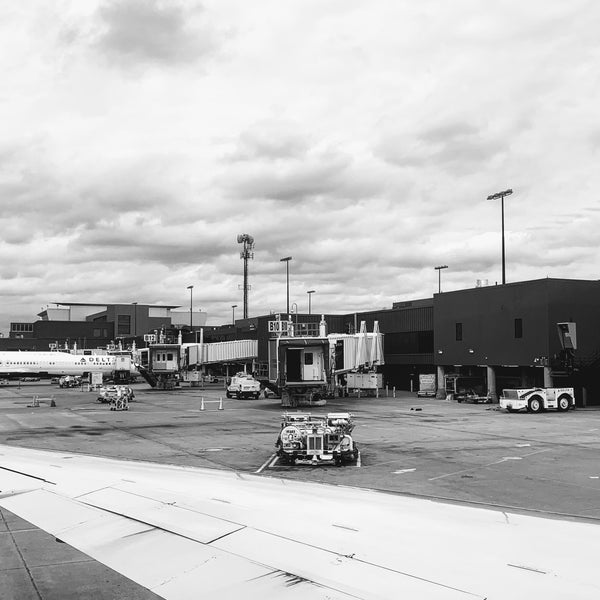 Gate B6 - Airport Gate in Atlanta