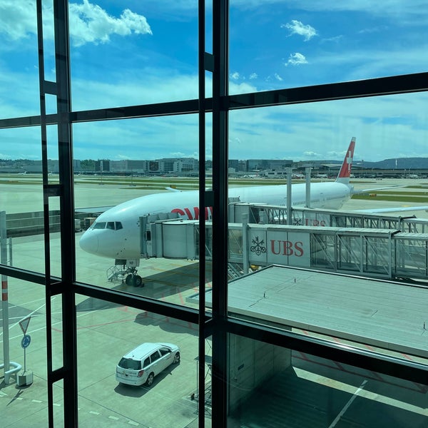 Gate E22 - Airport Gate in Kloten