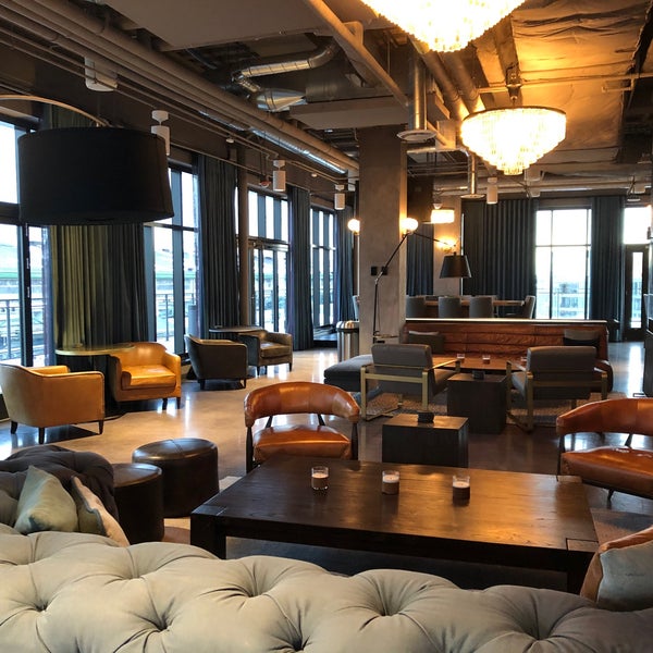 Chicago Cubs Administrative Offices - Wrigleyville - 0 tips