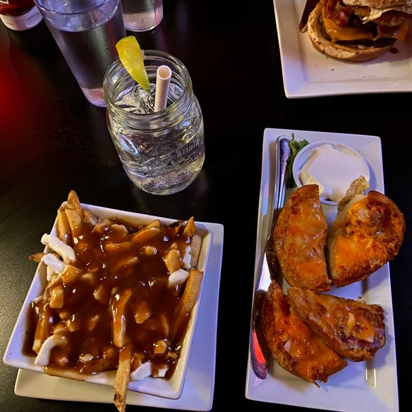 W Burger Bar - 82 tips