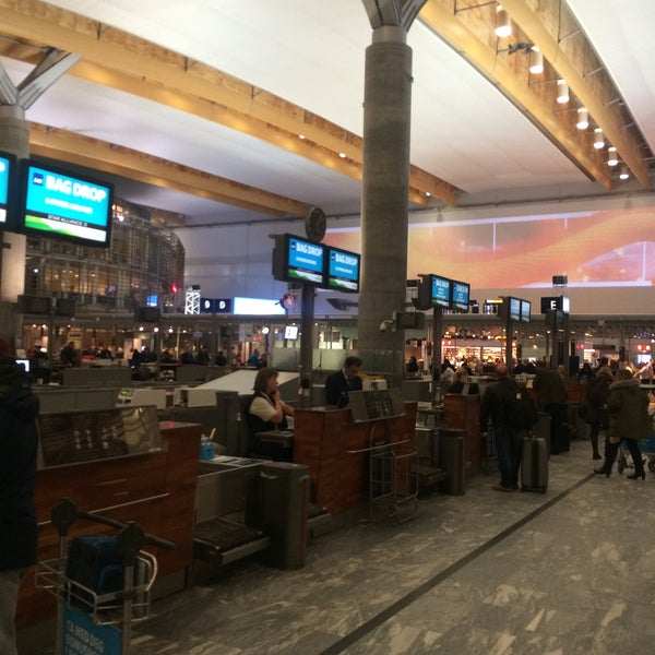 SAS Check-in - Airport Ticket Counter