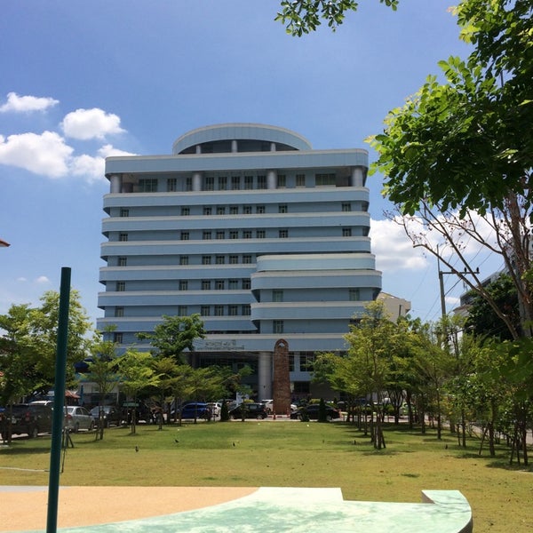 คณะเทคโนโลยีอุตสาหกรรม TRU - College Technology Building
