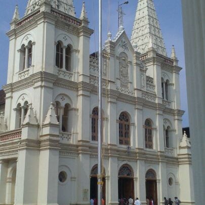 Santa Cruz Basilica - Church in Kochi