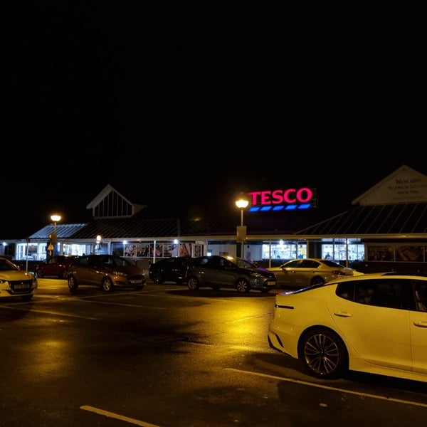 Tesco - Stirling Rd, Shopping Precinct