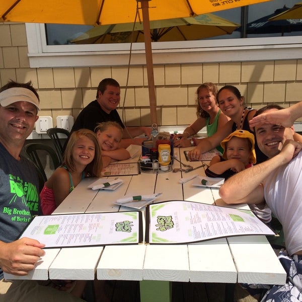 De Lazy Lizard Bar & Grill (Now Closed) - 305 1st St