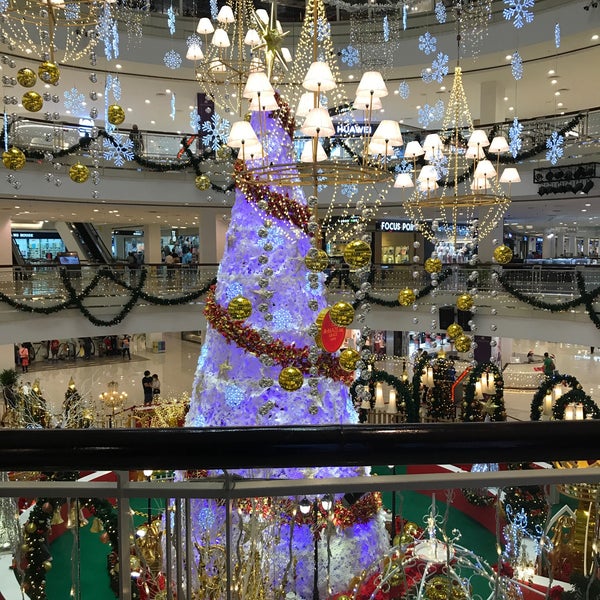 Queensbay Mall (centre court)