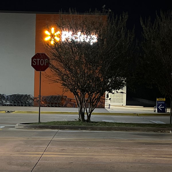 Walmart Supercenter - 15 tips from 1471 visitors
