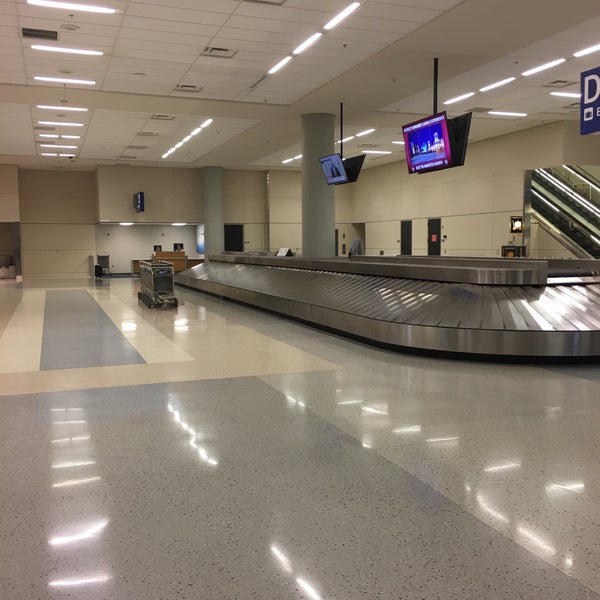 Bag Claim D15/D16 - DFW Airport, TX