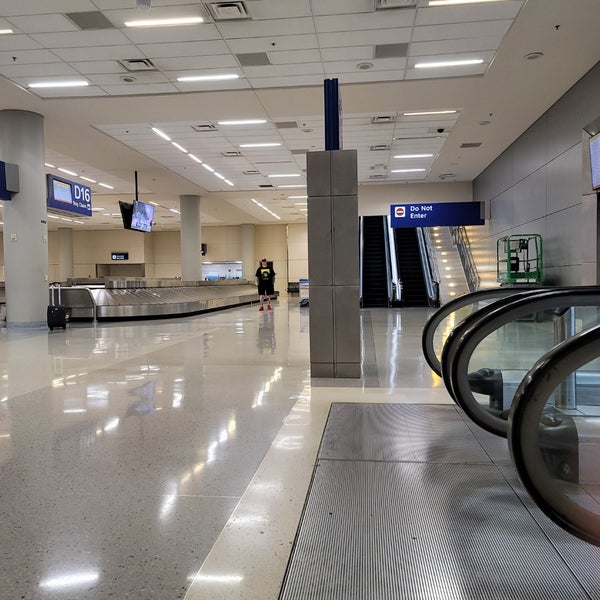 Bag Claim D15/D16 - DFW Airport, TX