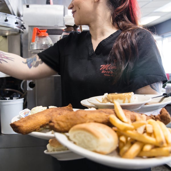 Mimi's Drive-In - American Restaurant in Fulton