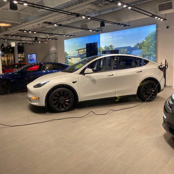 Tesla Motors - Downtown Santa Monica - 10 tips