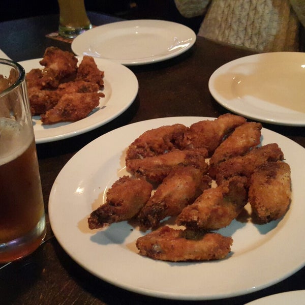 Shark Club Bar & Grill - 2852 Douglas St