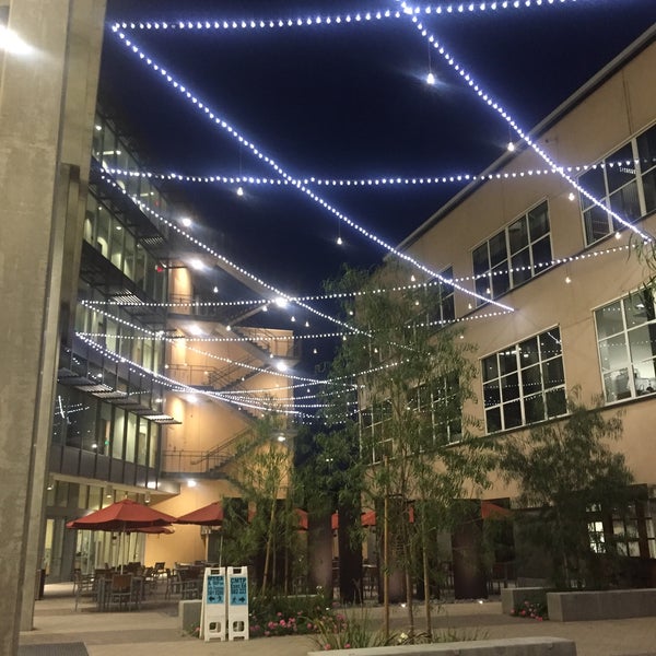The Paul Merage School of Business - College Academic Building in Irvine